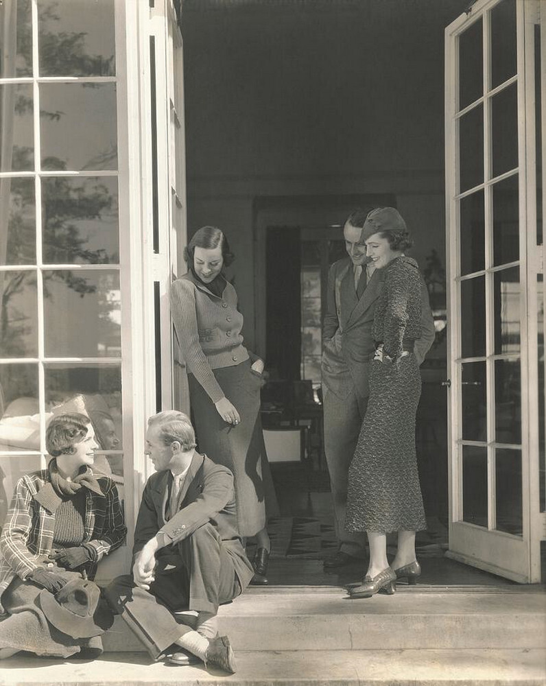 Миссис Лэнгдон Пост разговаривает с мистером Уильямом, 1934 г. Фотограф ...