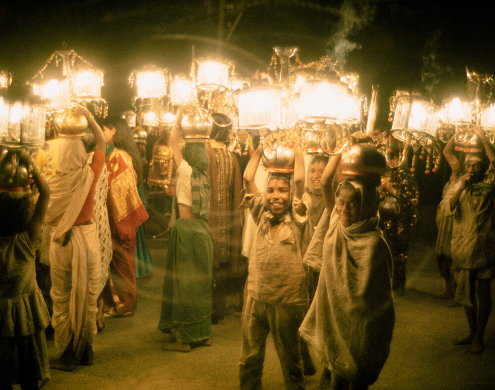 Индуистский брак, Индаур, Индия (1965–1975), фотограф Эд ван дер Элскен ...
