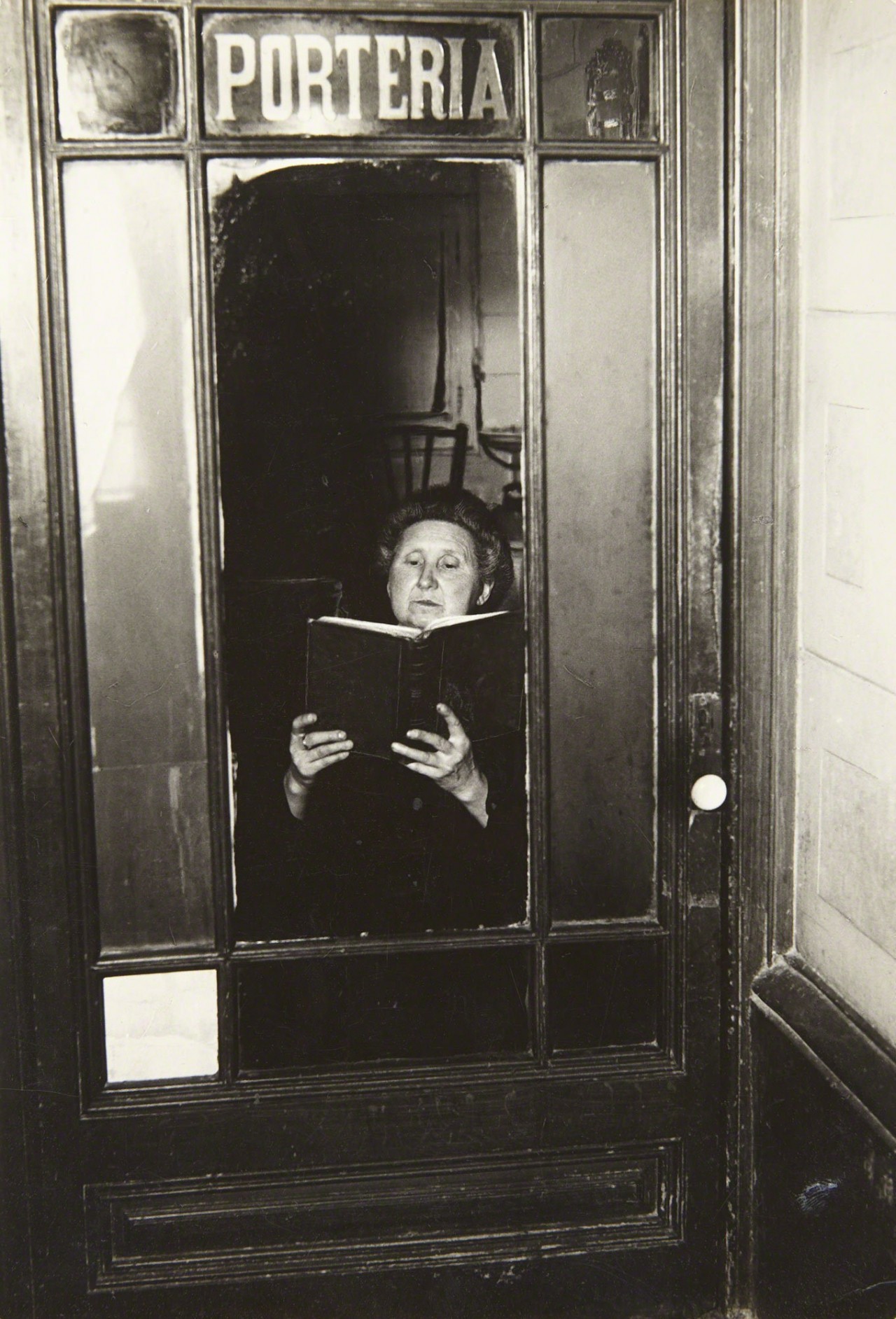 Испанский портье, 1928. Фотограф Билл Брандт / Фото / Камералабс