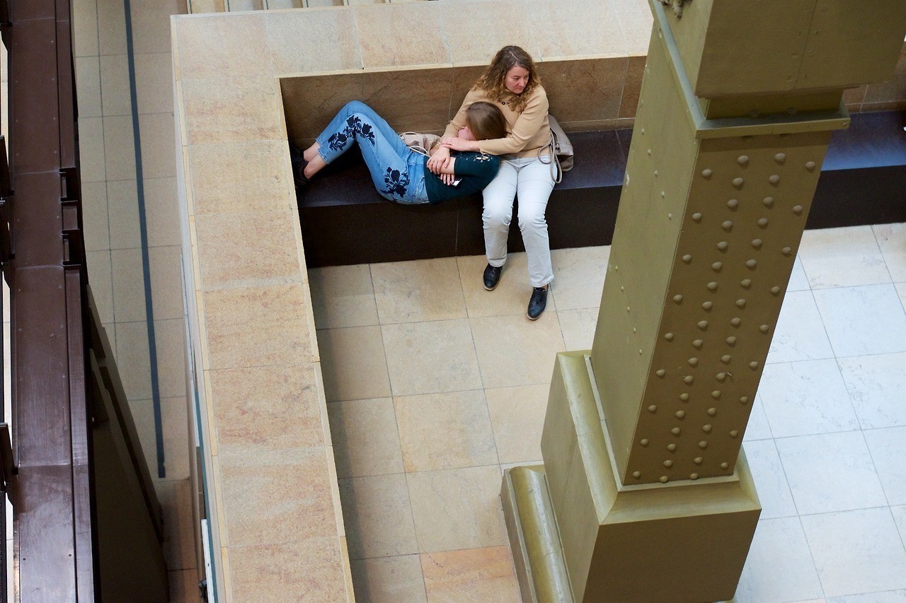 Из серии «Люди, спящие в музеях». Фотограф Стефан Драшан