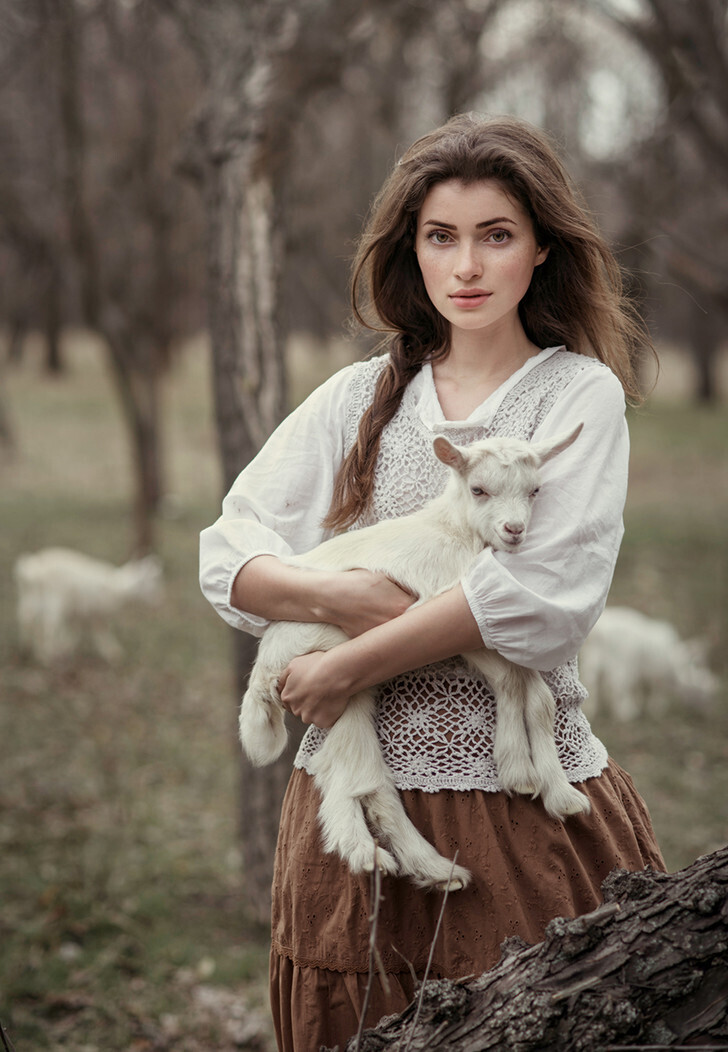 Портрет с козлёнком. Фотограф Давид Дубницкий / Фото / Камералабс